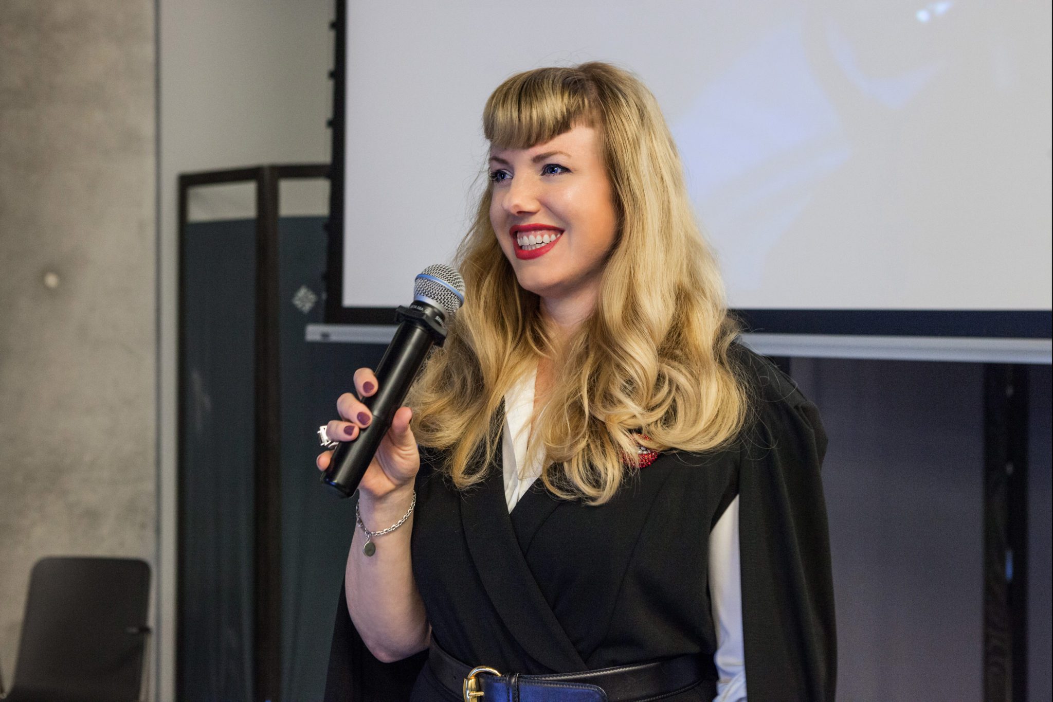 ARTIST TALK - Amy Karle